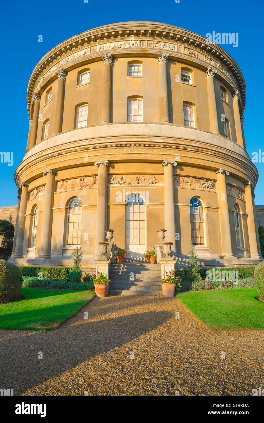English neoclassical architecture hi-res stock photography and images ...
