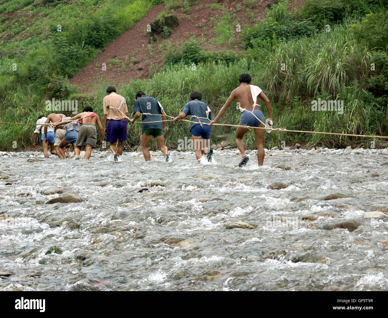Boatmen of the Tujia minority pull “pea boats” carrying tourists ...