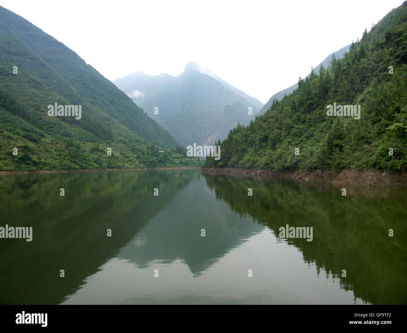 Leaving Shennong Stream for the return to the Yangtze River, in the ...