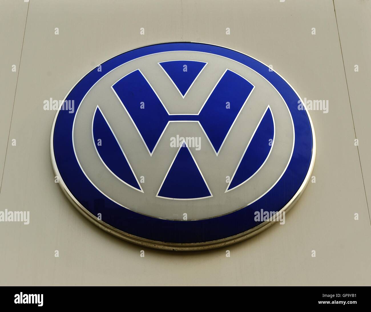 Vw volkswagen logo icon hi-res stock photography and images - Alamy