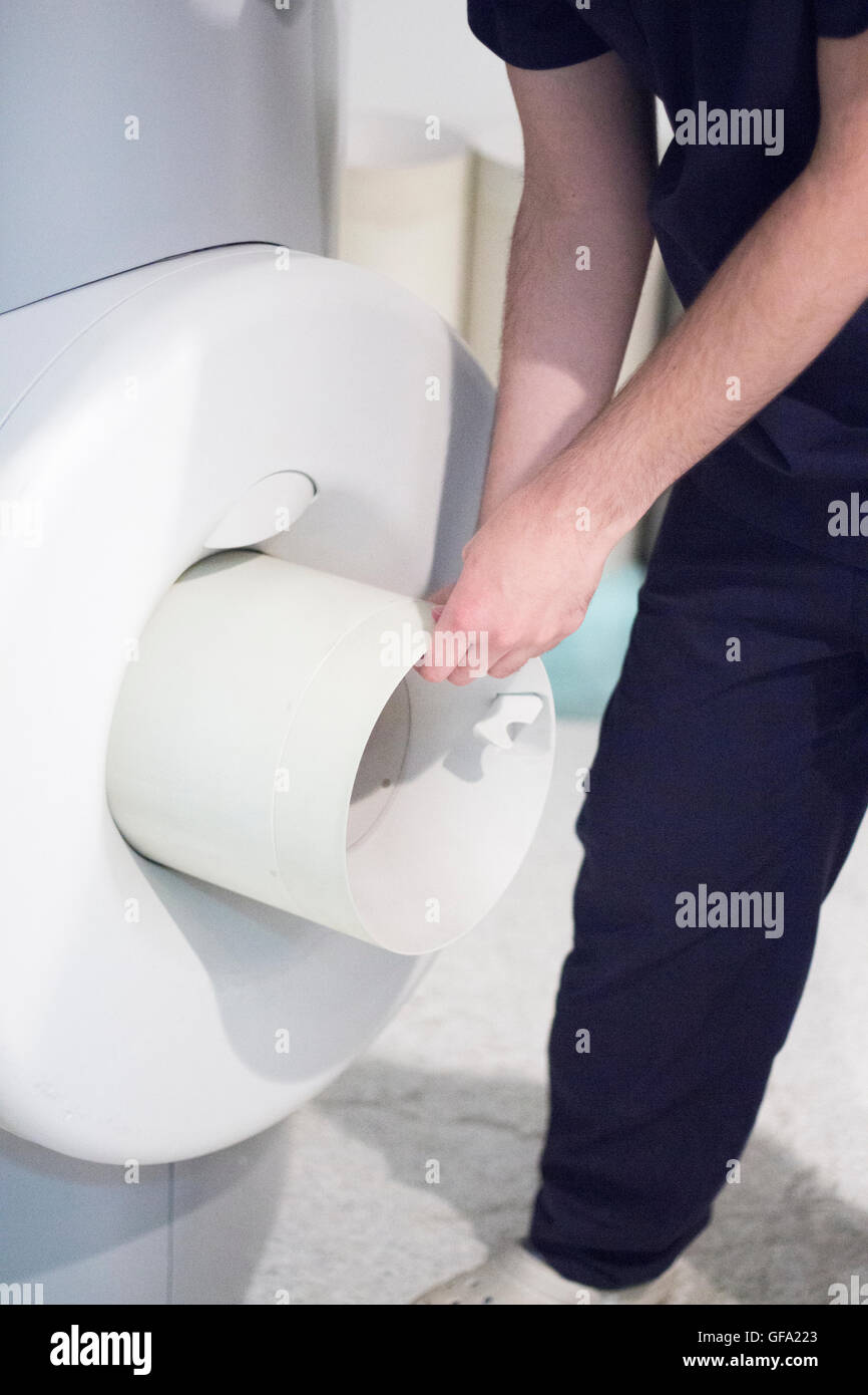 Open mri hi-res stock photography and images - Alamy