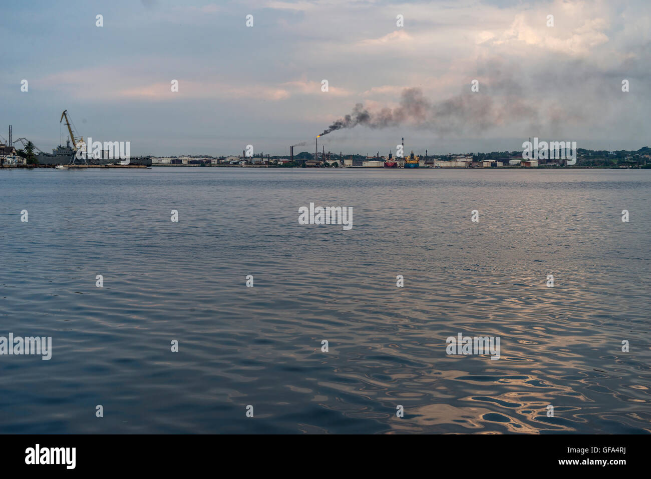 image of pollution in the bay of Havana with fireplace oil refinery ...