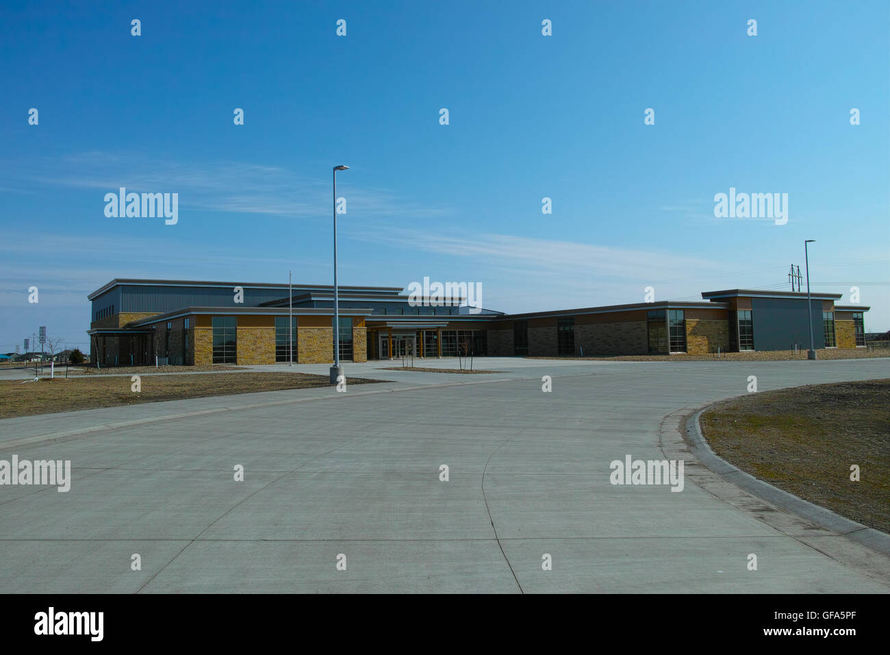 new public school building Stock Photo - Alamy