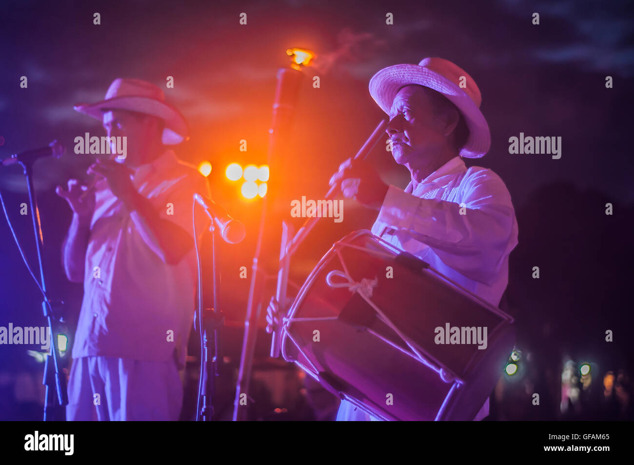 An indigenous performance was celebrated in front of Santo Domingo ...
