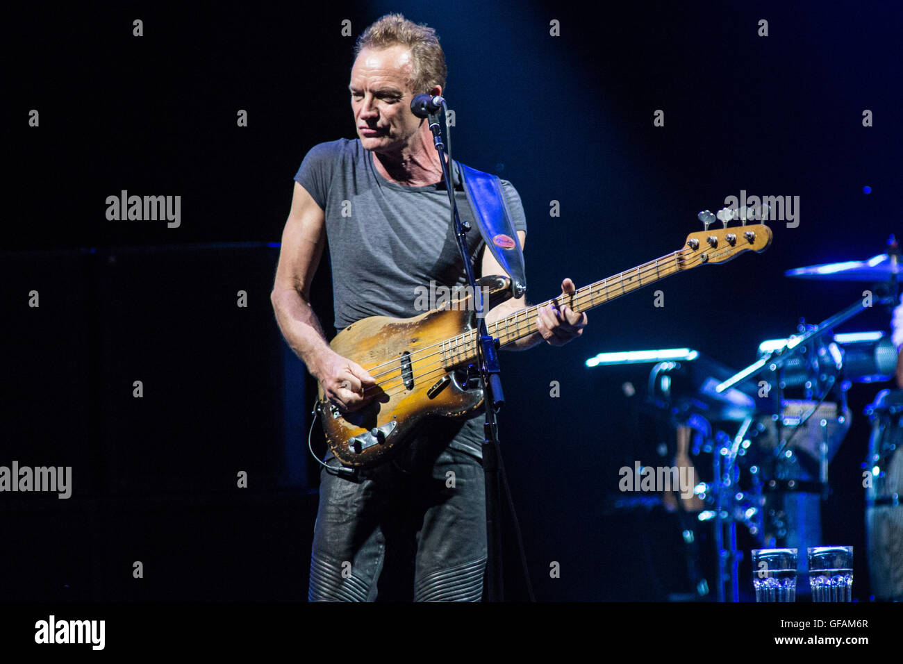 Sting singer hi-res stock photography and images - Alamy