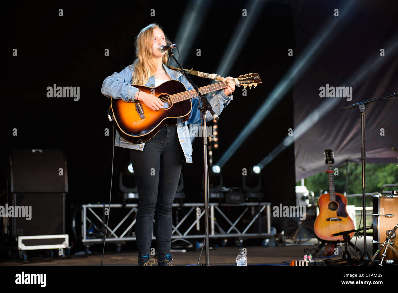 Billie marten hi-res stock photography and images - Alamy
