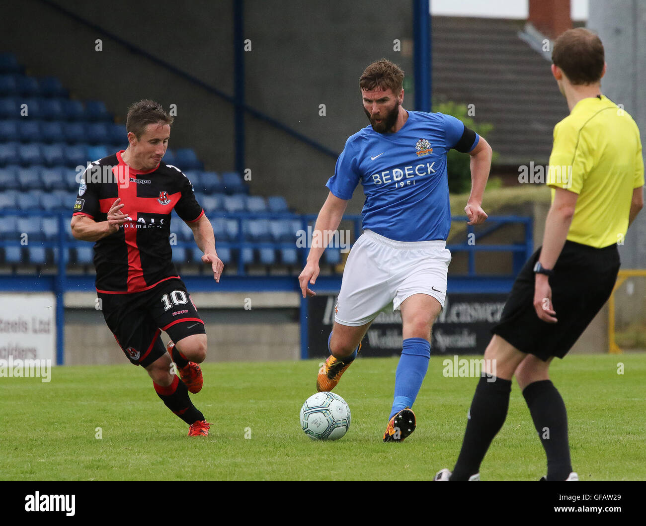 Pat mccourt playing in the irish league hi-res stock photography and ...