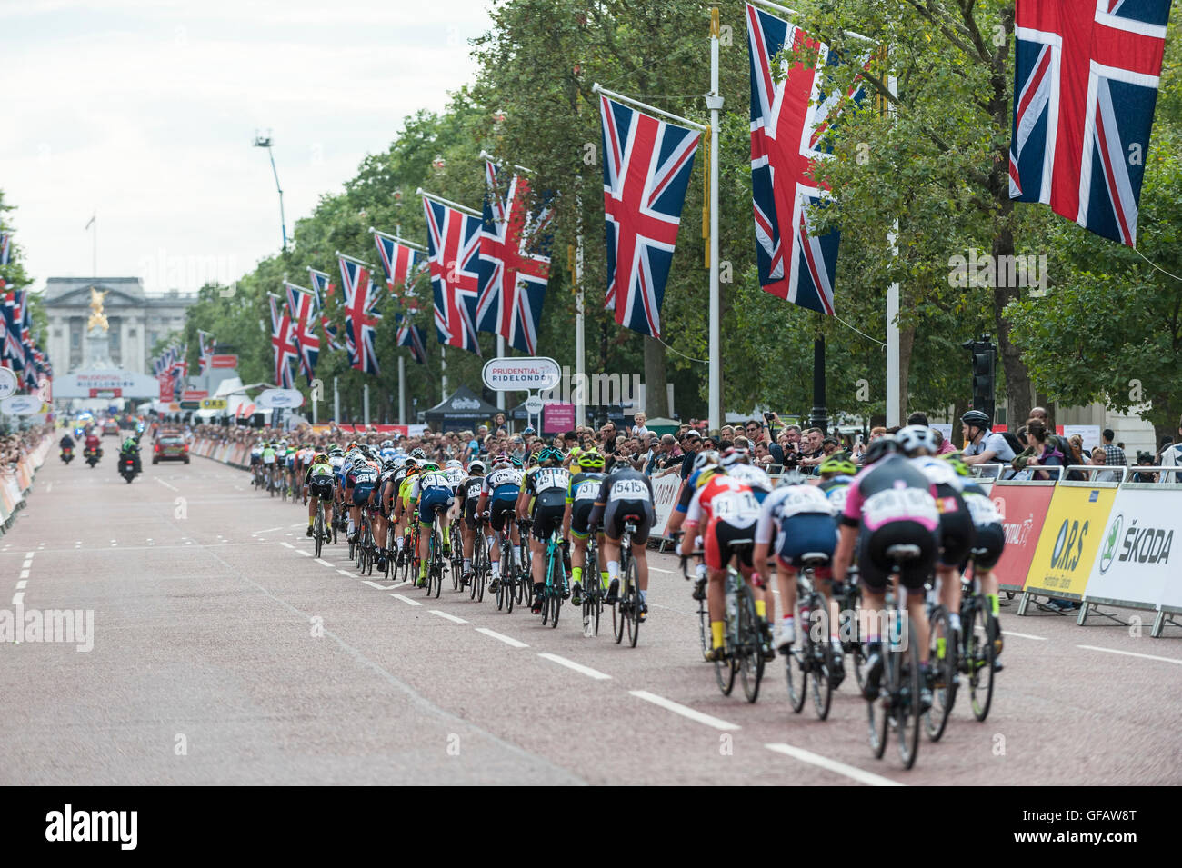 London, UK. 30 July 2016. Elite women take part in the Classique cycle ...