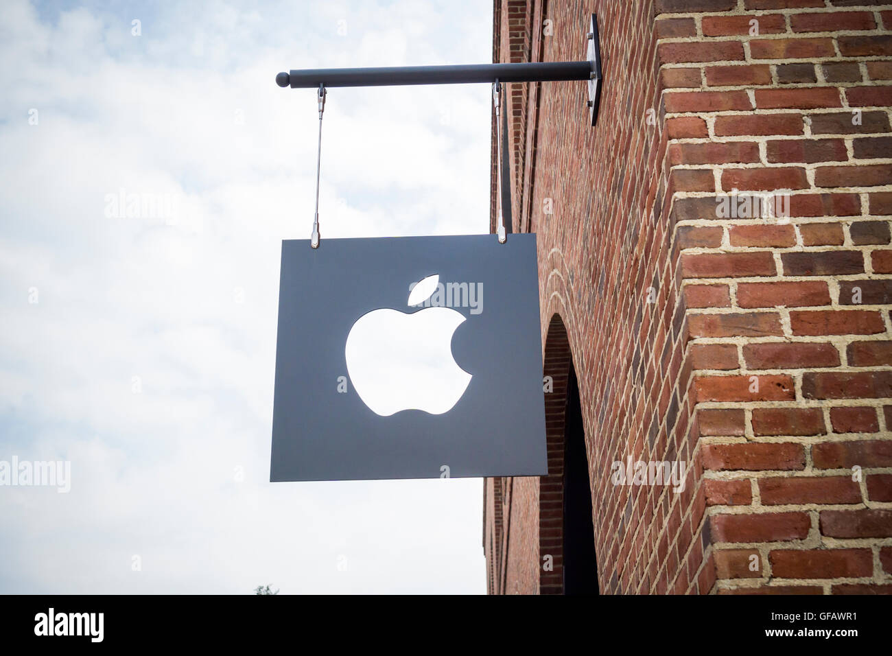 Apple logo sign in Williamsburg, Brooklyn in New York outside of Apple ...