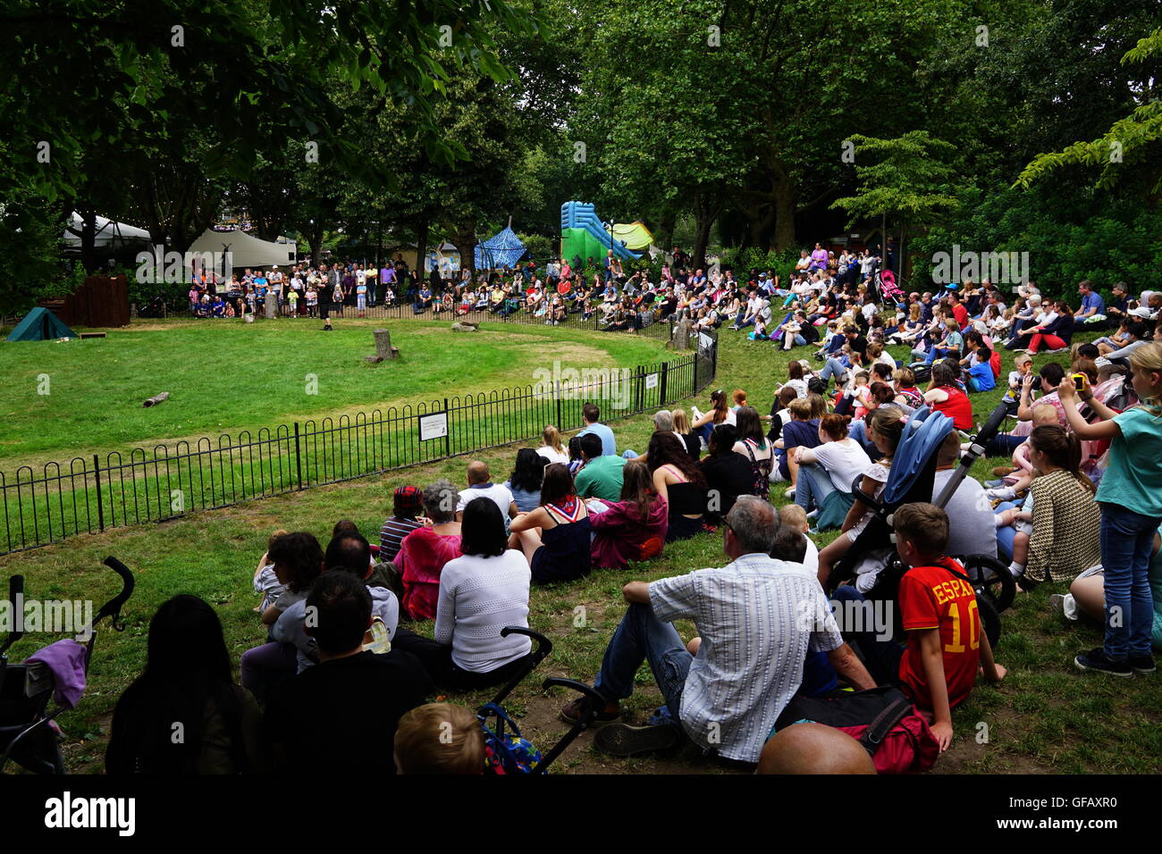 London zoo tiger feeding hi-res stock photography and images - Alamy