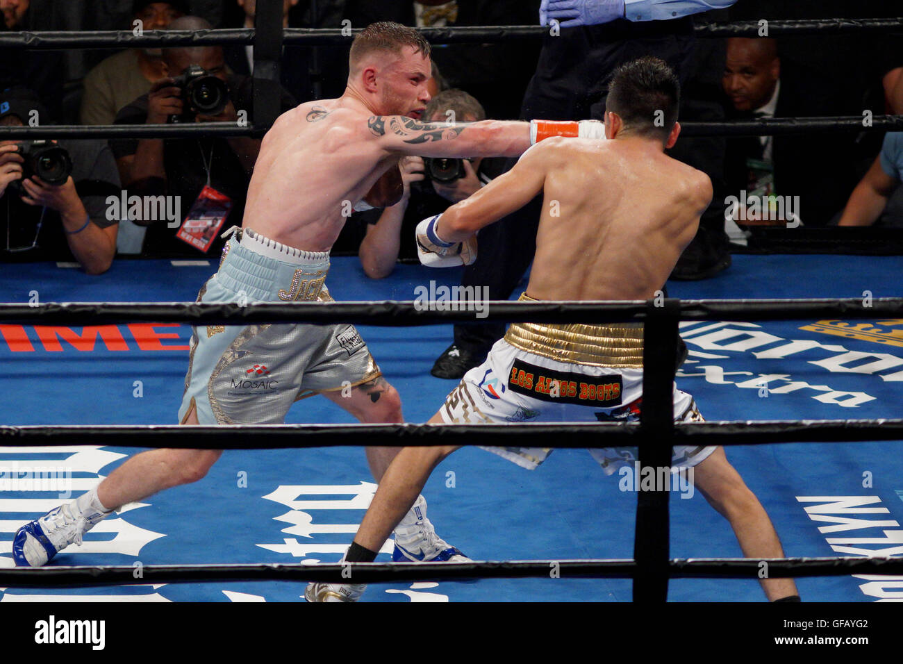 World featherweight championship hi-res stock photography and images ...