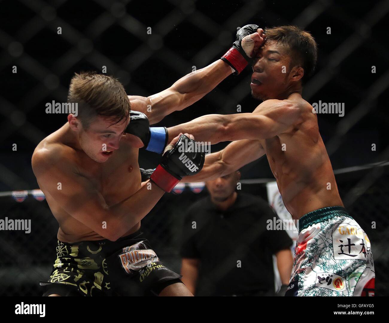 Quezon City, Philippines. 30th July, 2016. Yusaku Nakamura (R) of Japan ...