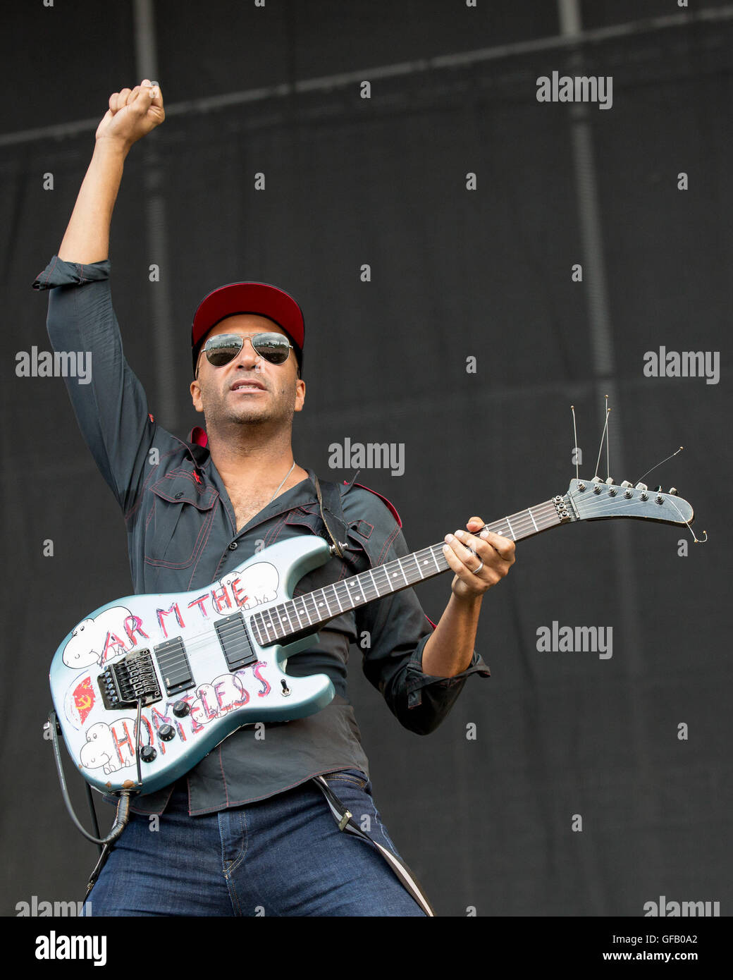 Chicago, Illinois, USA. 30th July, 2016. Guitarist TOM MORELLO performs ...