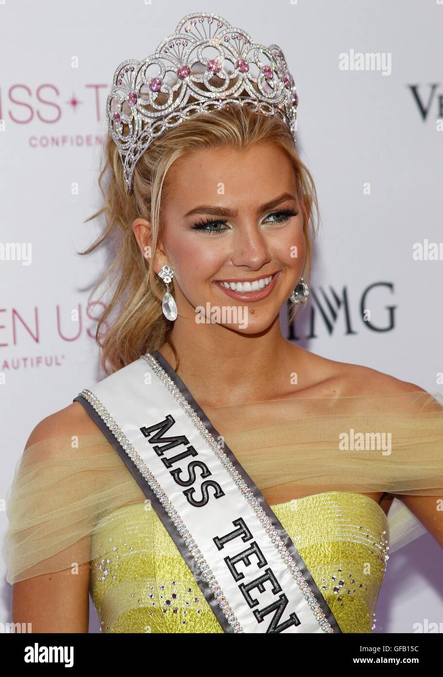 Teen beauty pageant hi-res stock photography and images - Alamy
