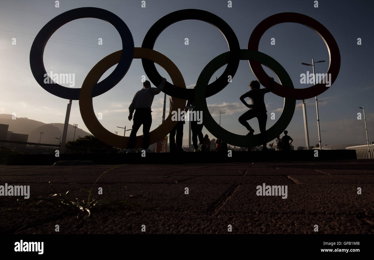 People pose in front olympic hi-res stock photography and images - Alamy