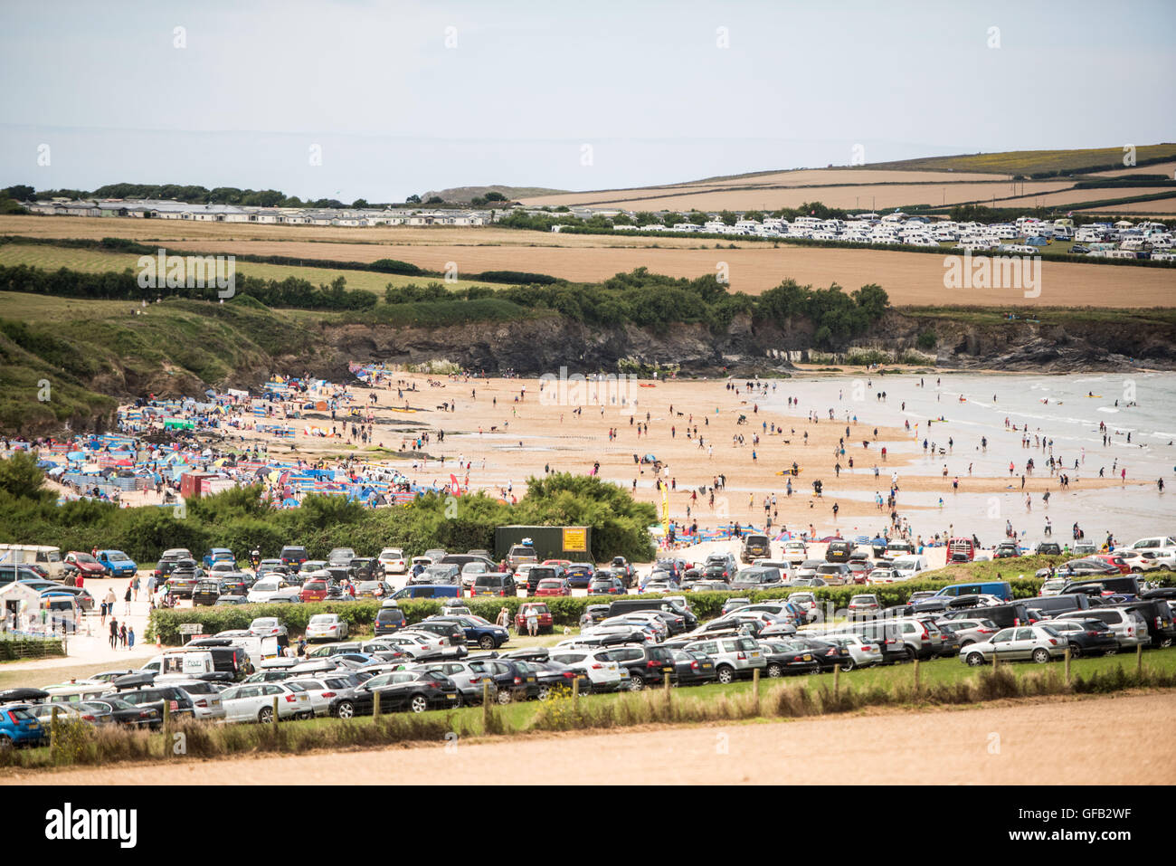 Harlyn Bay, Near Padstow, Cornwall, UK. 31st July, 2016. Crowds flock ...