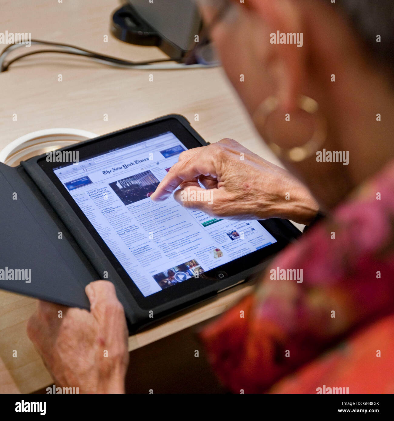 Early apple store hi-res stock photography and images - Alamy