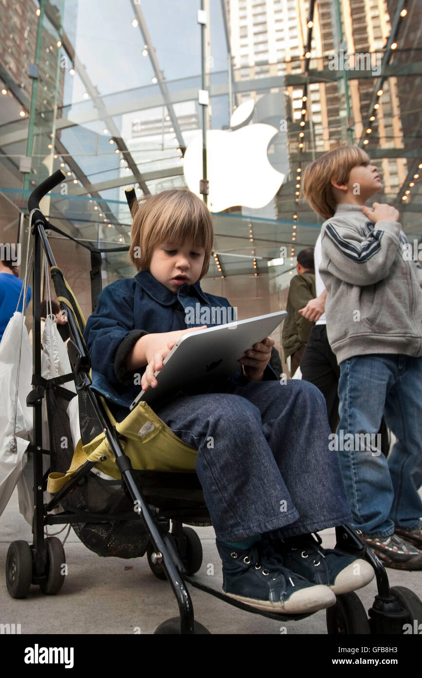 Adopter logo hi-res stock photography and images - Alamy