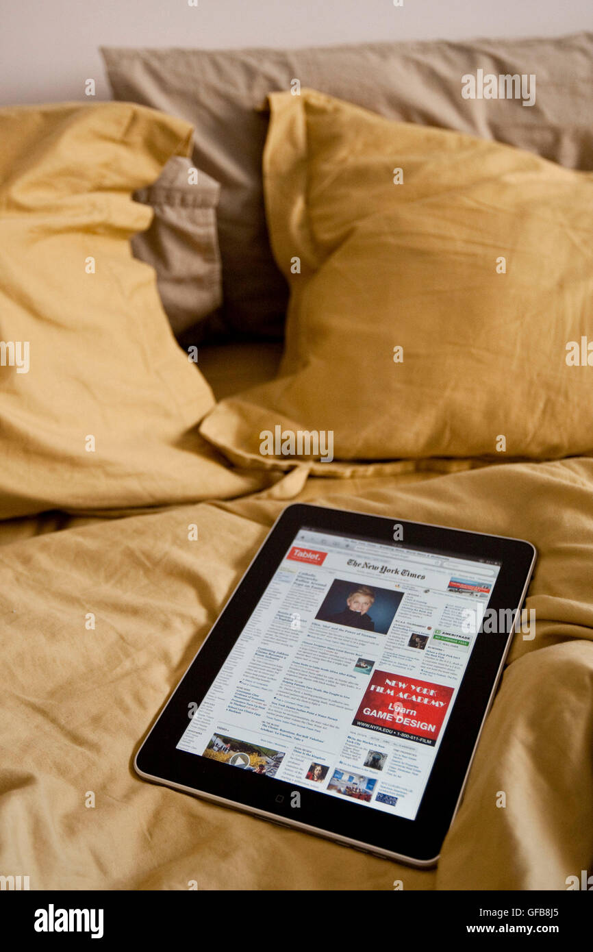 Newspaper new york times hi-res stock photography and images - Alamy