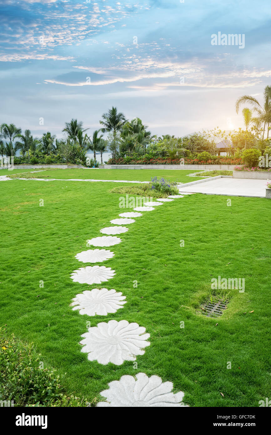 Stone walkway winding in garden Stock Photo - Alamy