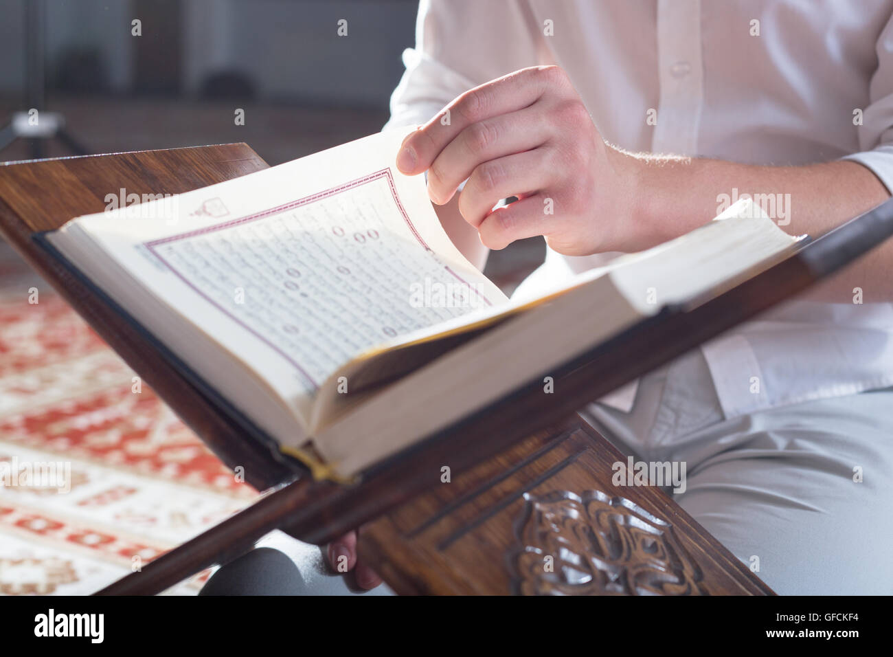 a muslim man is reading quran Stock Photo - Alamy