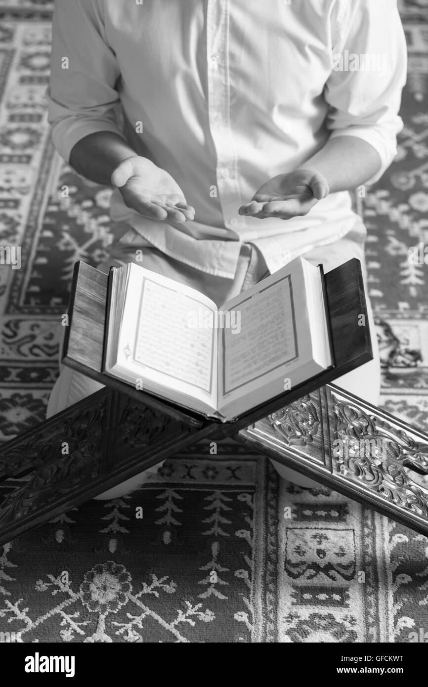 Quran holy book muslim Black and White Stock Photos & Images - Alamy