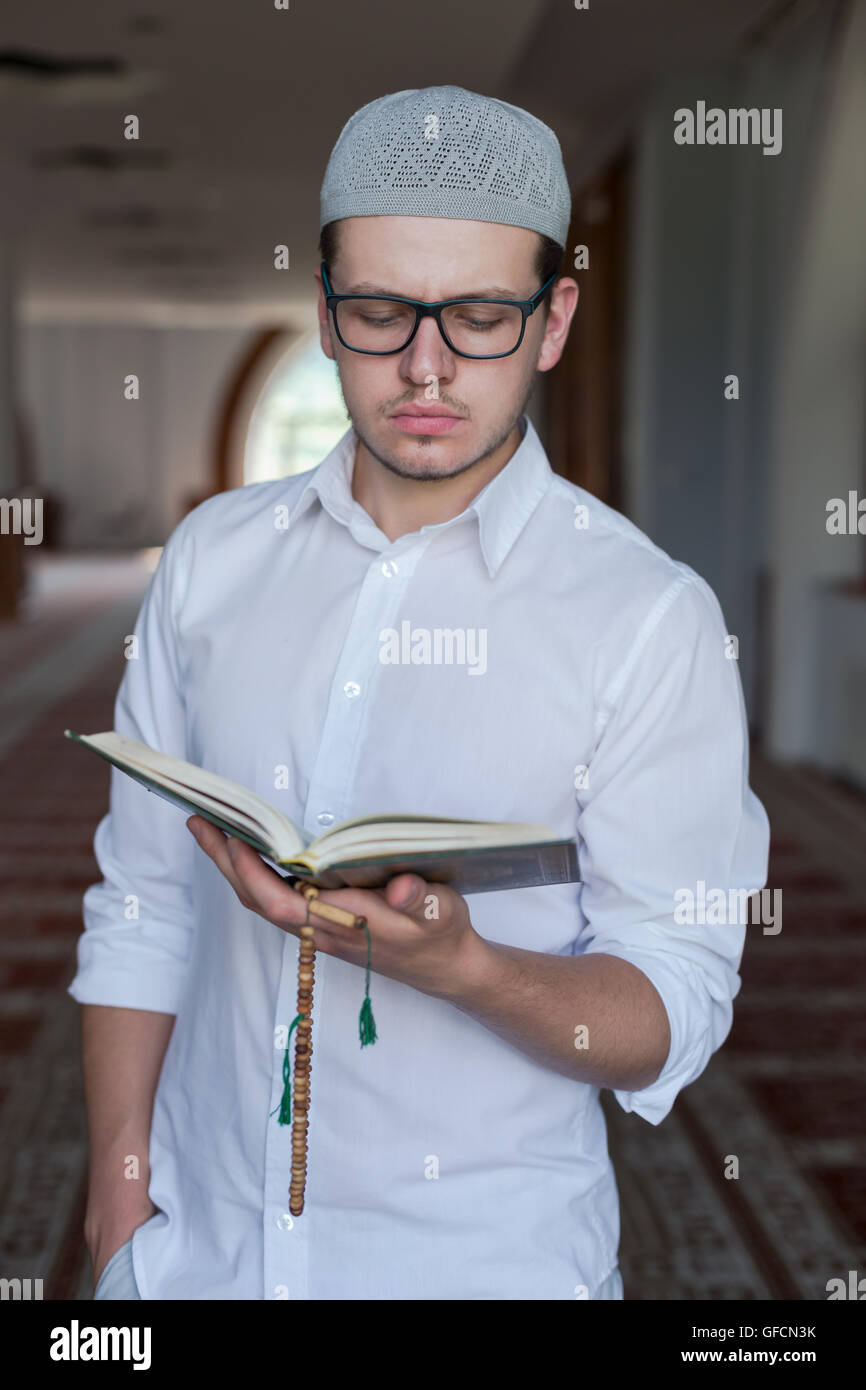 Muslim culture mecca pray hi-res stock photography and images - Alamy