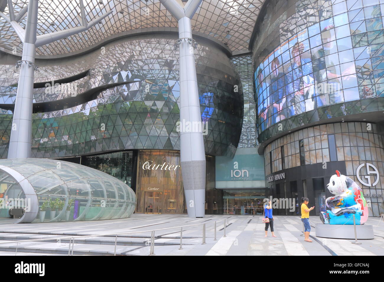 Ion orchard shopping mall singapore hi-res stock photography and images ...