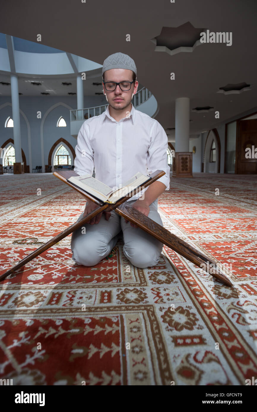 Muslim Praying In Mosque Stock Photo - Alamy