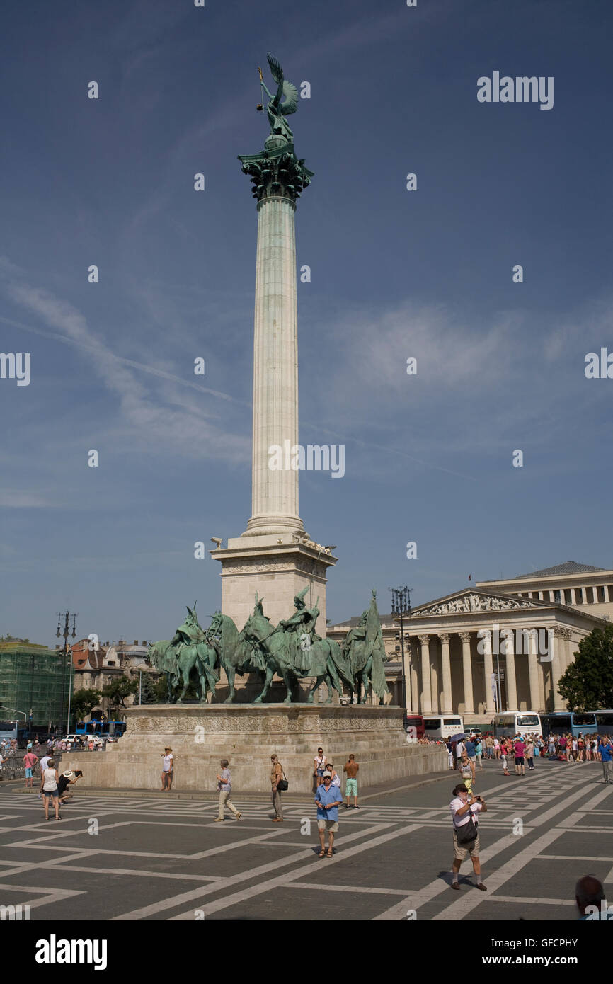 Millenary pillar in Heroes square with Fine Arts museum in background ...