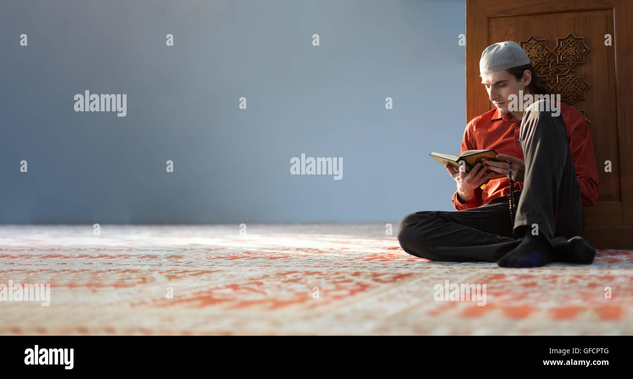 a muslim man is reading quran Stock Photo - Alamy