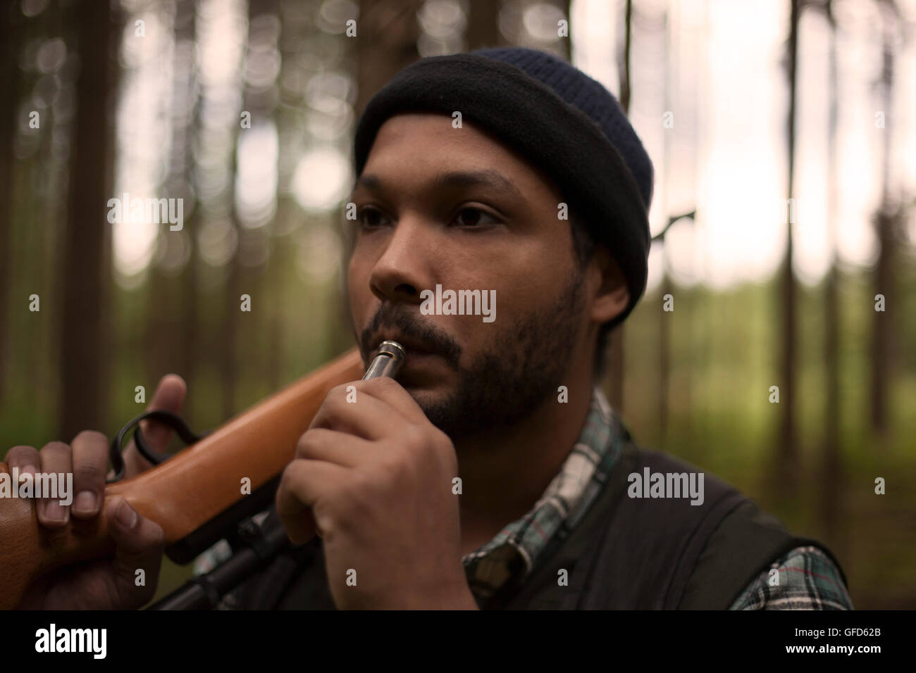 African american hunter rifle hi-res stock photography and images - Alamy