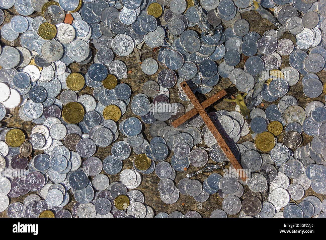 Christian cross money hi-res stock photography and images - Alamy