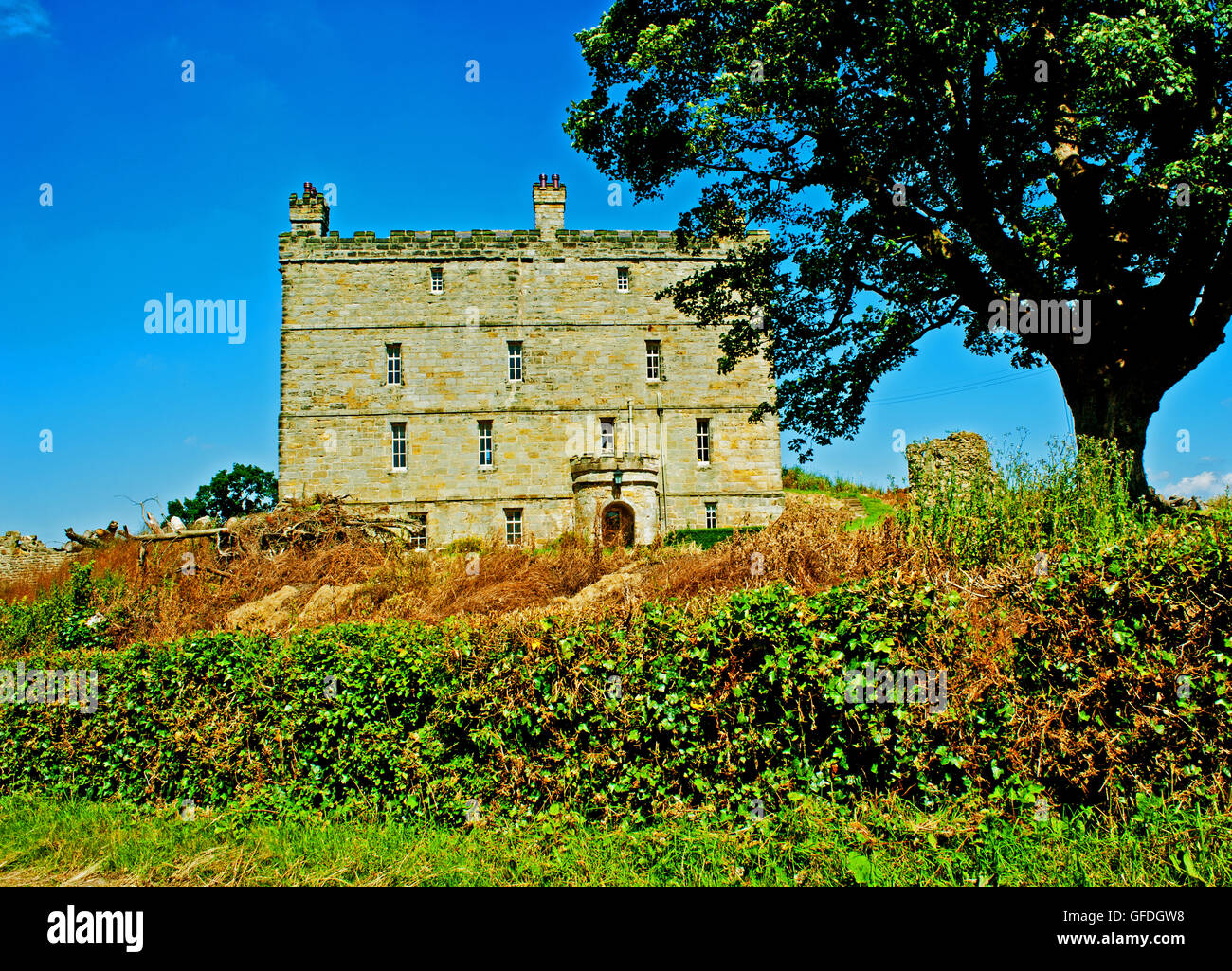 Crayke castle hi-res stock photography and images - Alamy