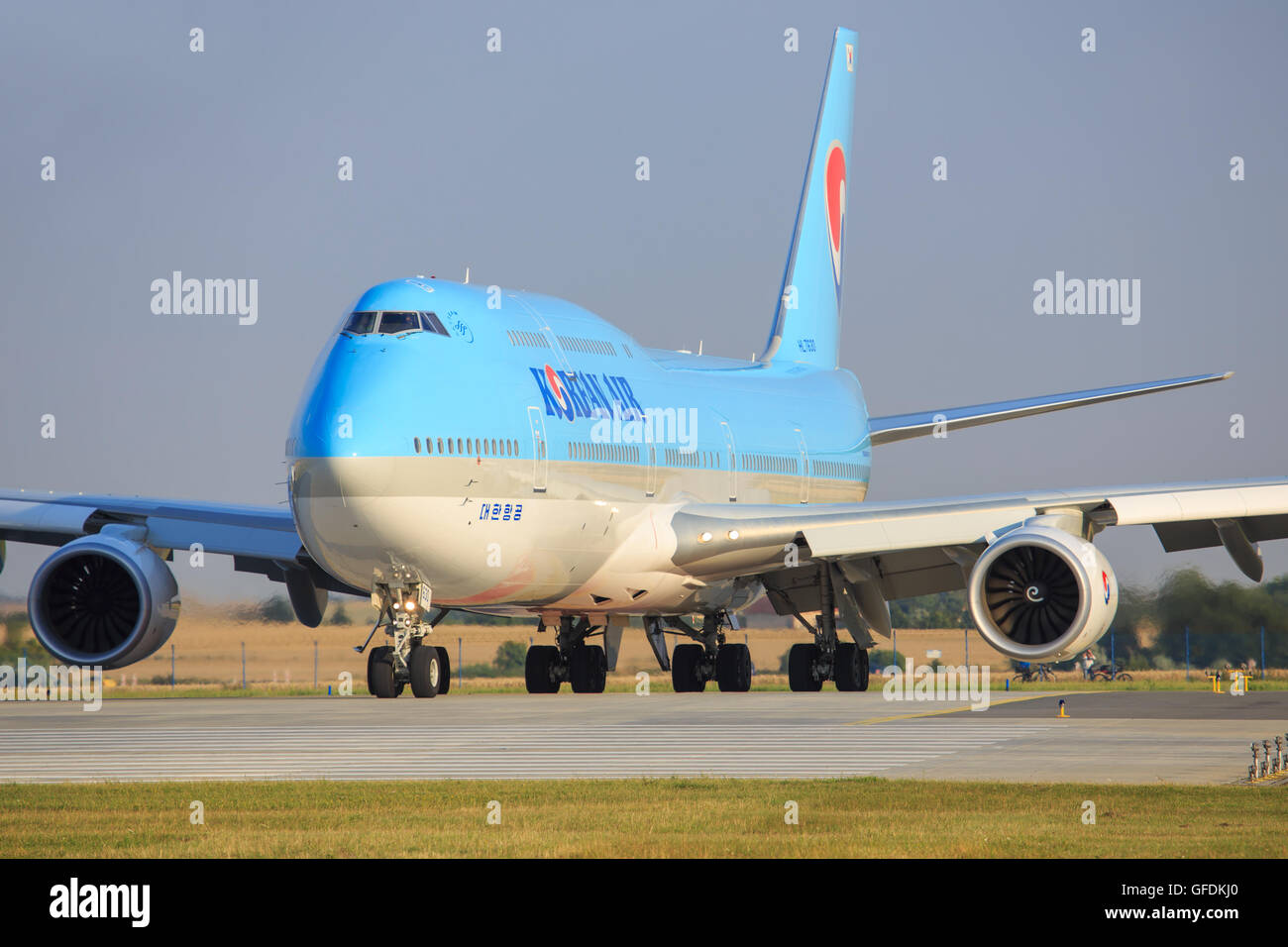 Korean air boeing 747 hi-res stock photography and images - Alamy