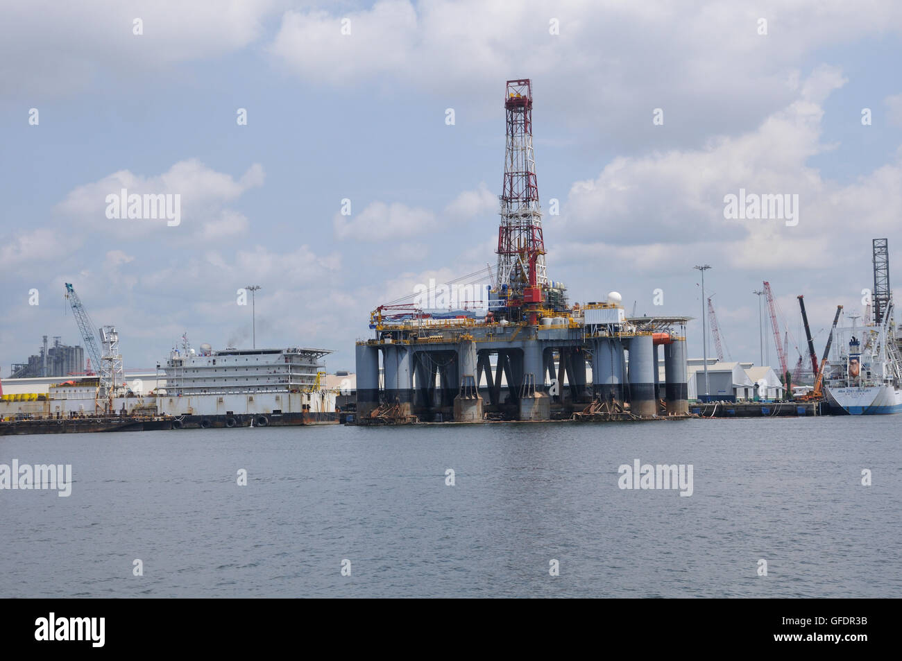 Drill Platform, Straits of Johor Stock Photo - Alamy