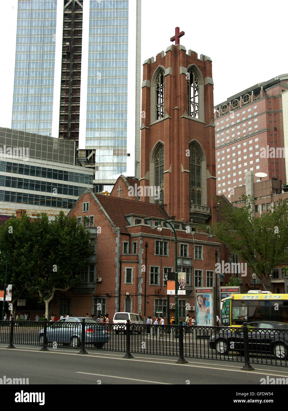 Moore Church at the beginning of Nánjing Dong Lù Street in Shanghai ...