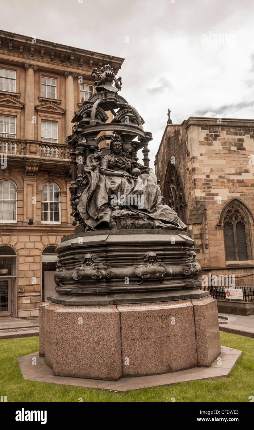 Newcastle statue hi-res stock photography and images - Alamy