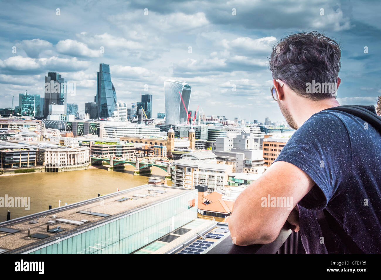 Tate modern garden hi-res stock photography and images - Alamy