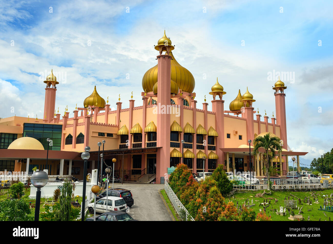 Kuching mosque hi-res stock photography and images - Alamy