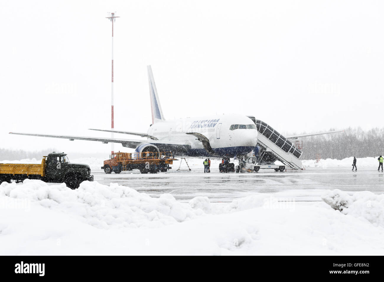 Service and technical support airfield maintenance airplane Boeing-767 ...