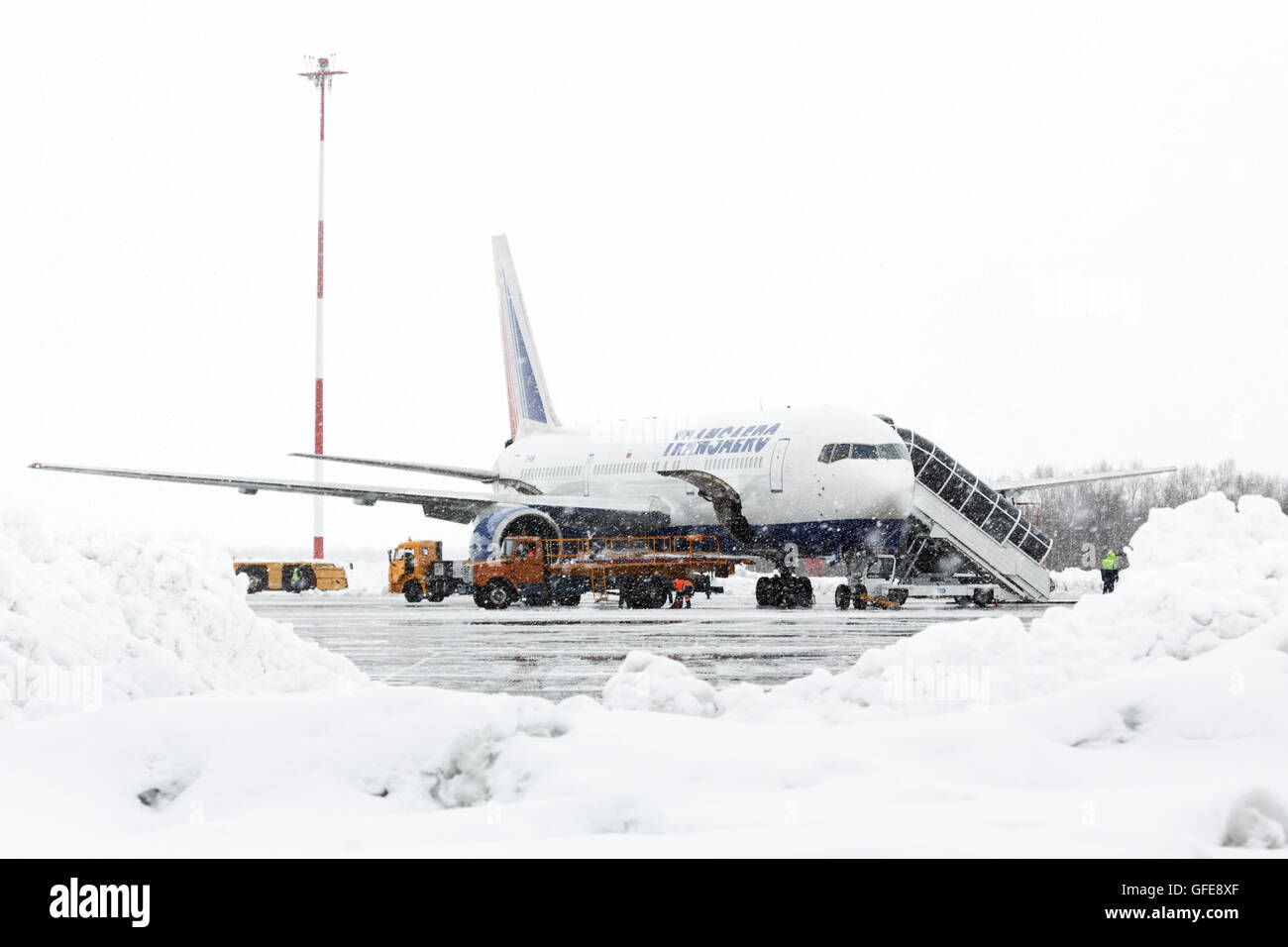 Technical and service support airfield maintenance airplane Boeing-767 ...