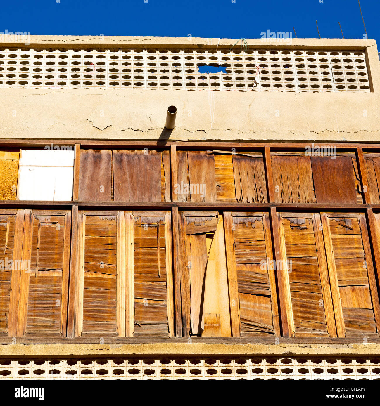 in oman new house brick building the city backgroun sky Stock Photo - Alamy