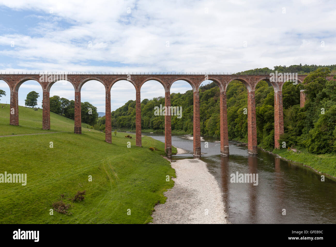Leaderfoot Viaduct a railway viaduct over the River Tweed Stock Photo ...