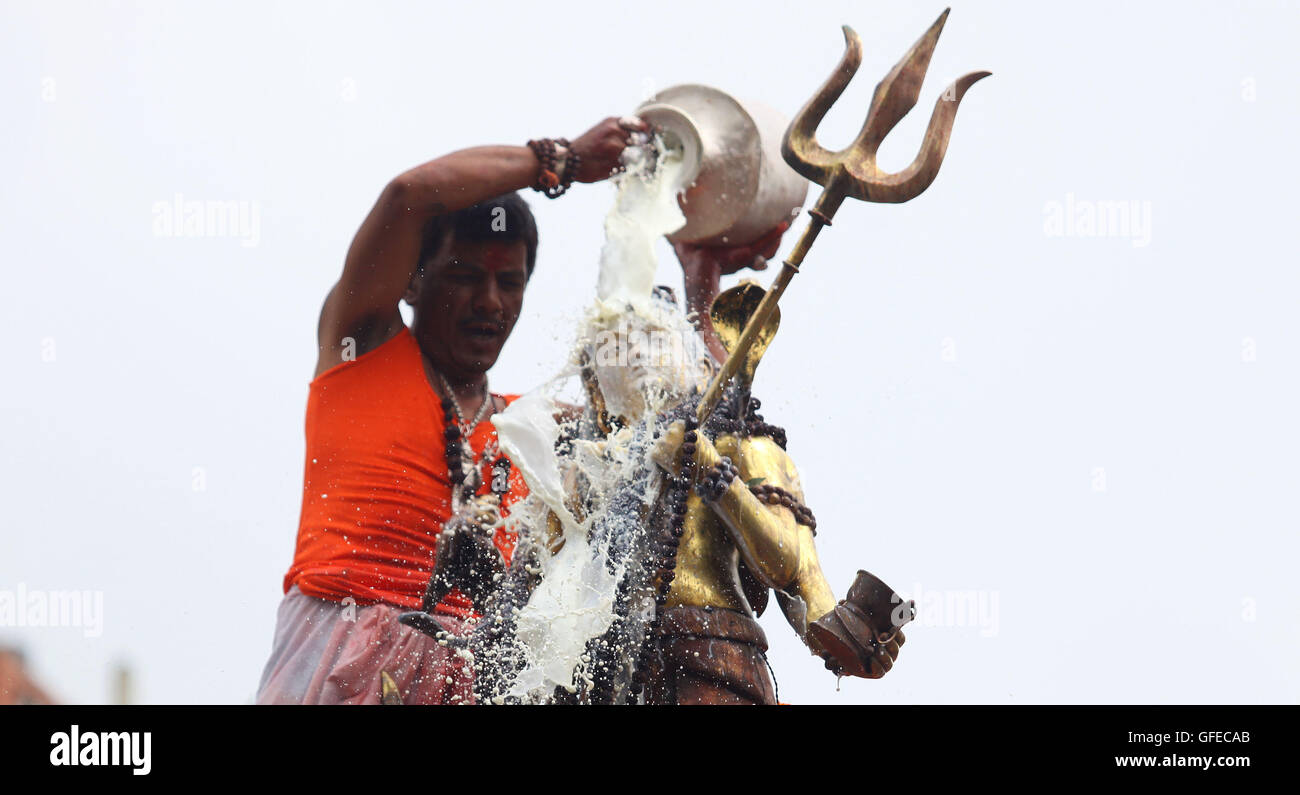 Shiva milk offering hi-res stock photography and images - Alamy