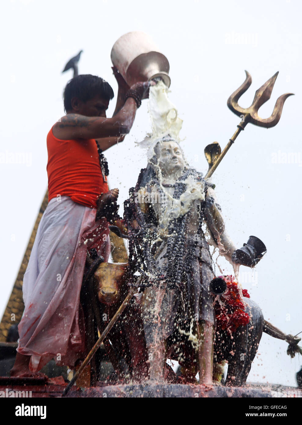 Shiva milk offering hi-res stock photography and images - Alamy