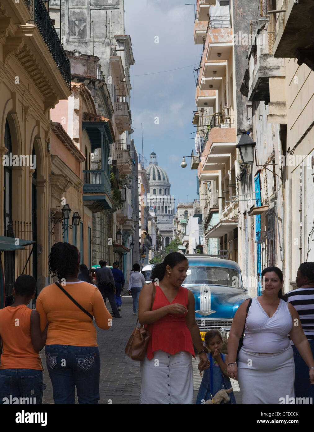 Cuba street life hi-res stock photography and images - Alamy