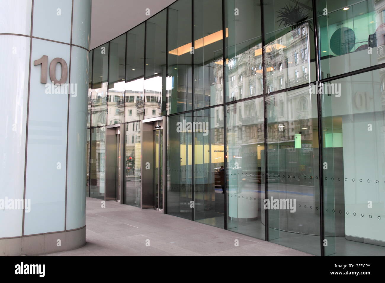 10 Queen Street Place London High Resolution Stock Photography and ...