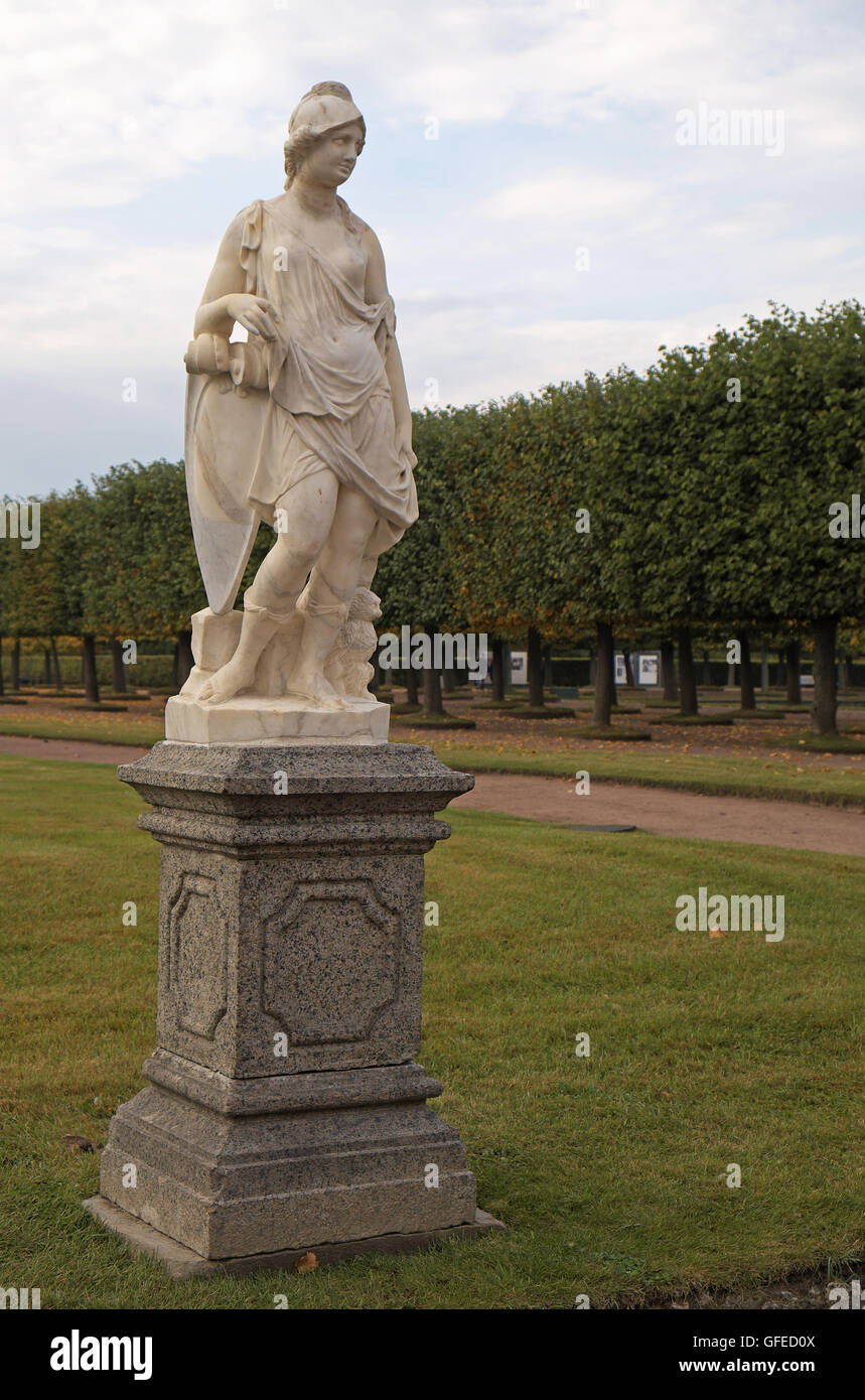 Classical sculpture gardens hi-res stock photography and images - Alamy