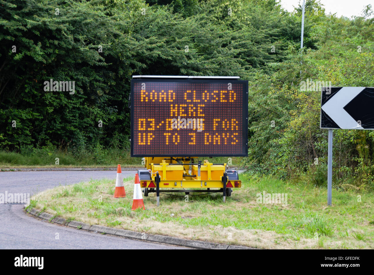 Mobile electronic traffic information sign Stock Photo - Alamy